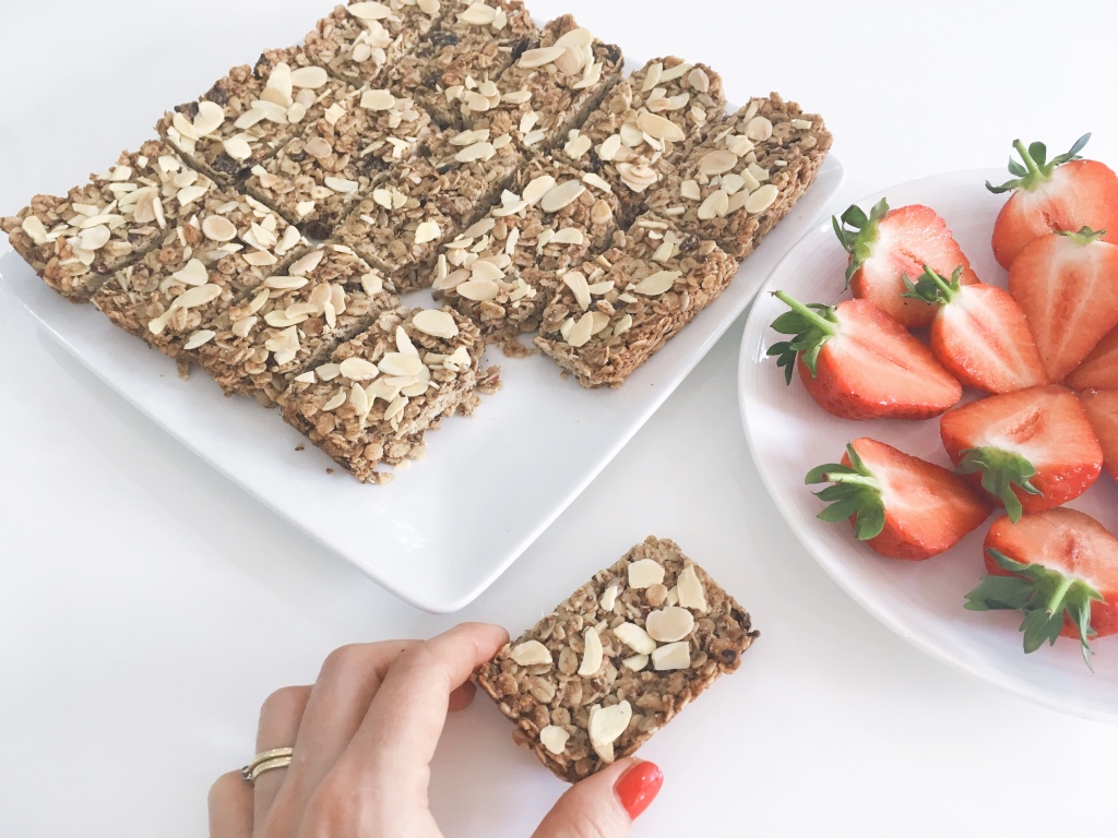 Healthy Nut Butter & Strawberry Flapjack – Sip • Munch • Move